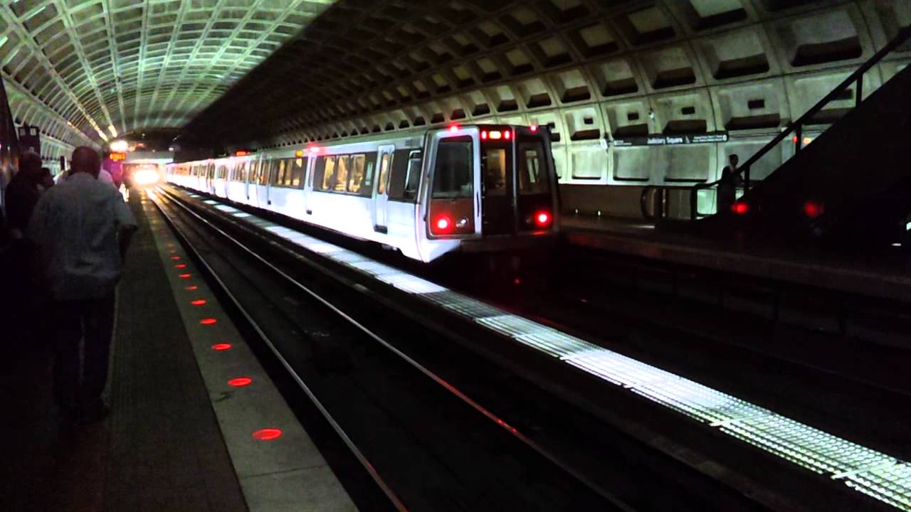 WMATA Red Line trains arriving at Judiciary Square station - YouTube