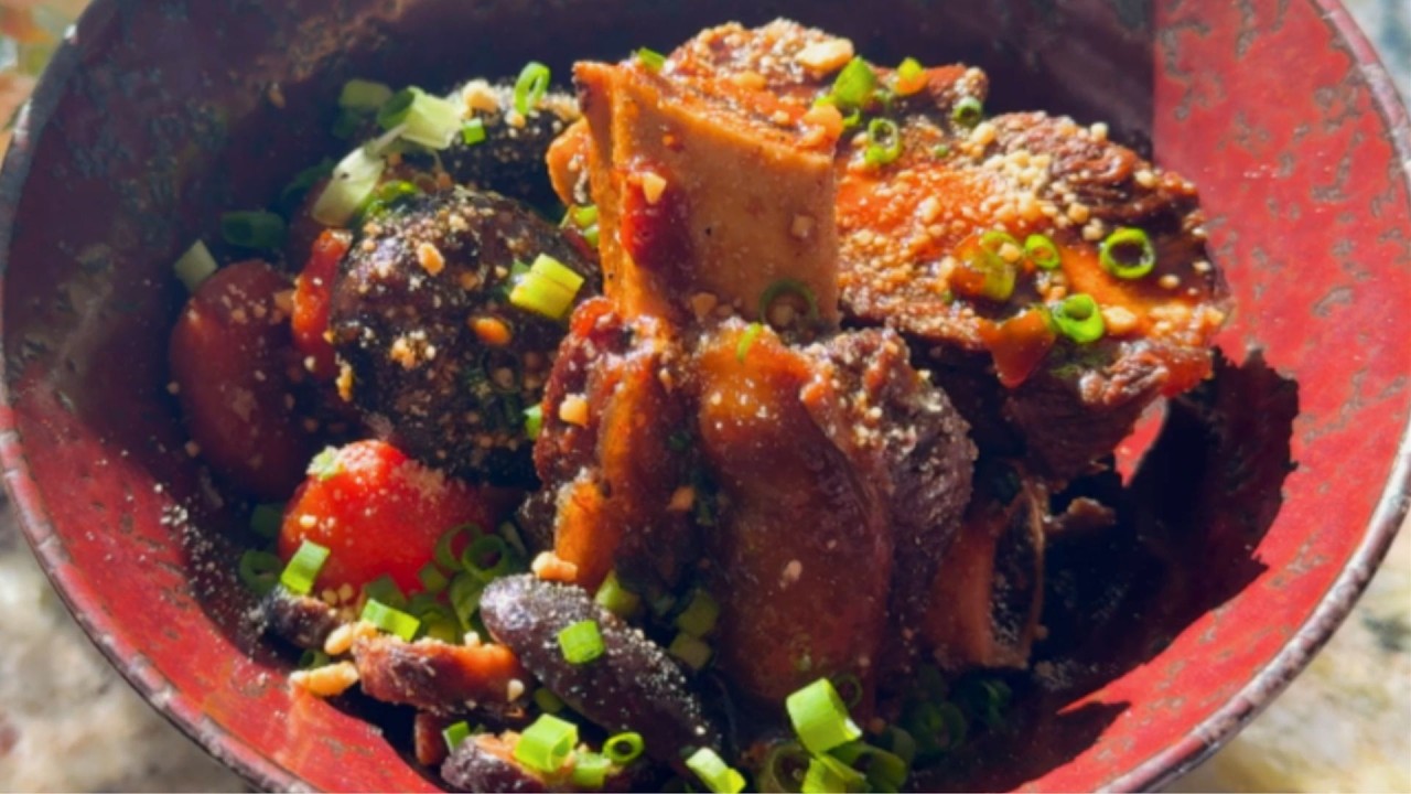 Fall-Off-The-Bone Korean Braised Short Ribs (Galbijjim) - YouTube