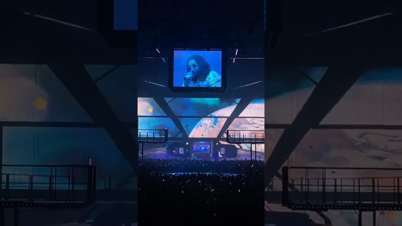 Ademo de PNL fait Le Monde ou Rien en Concert - YouTube