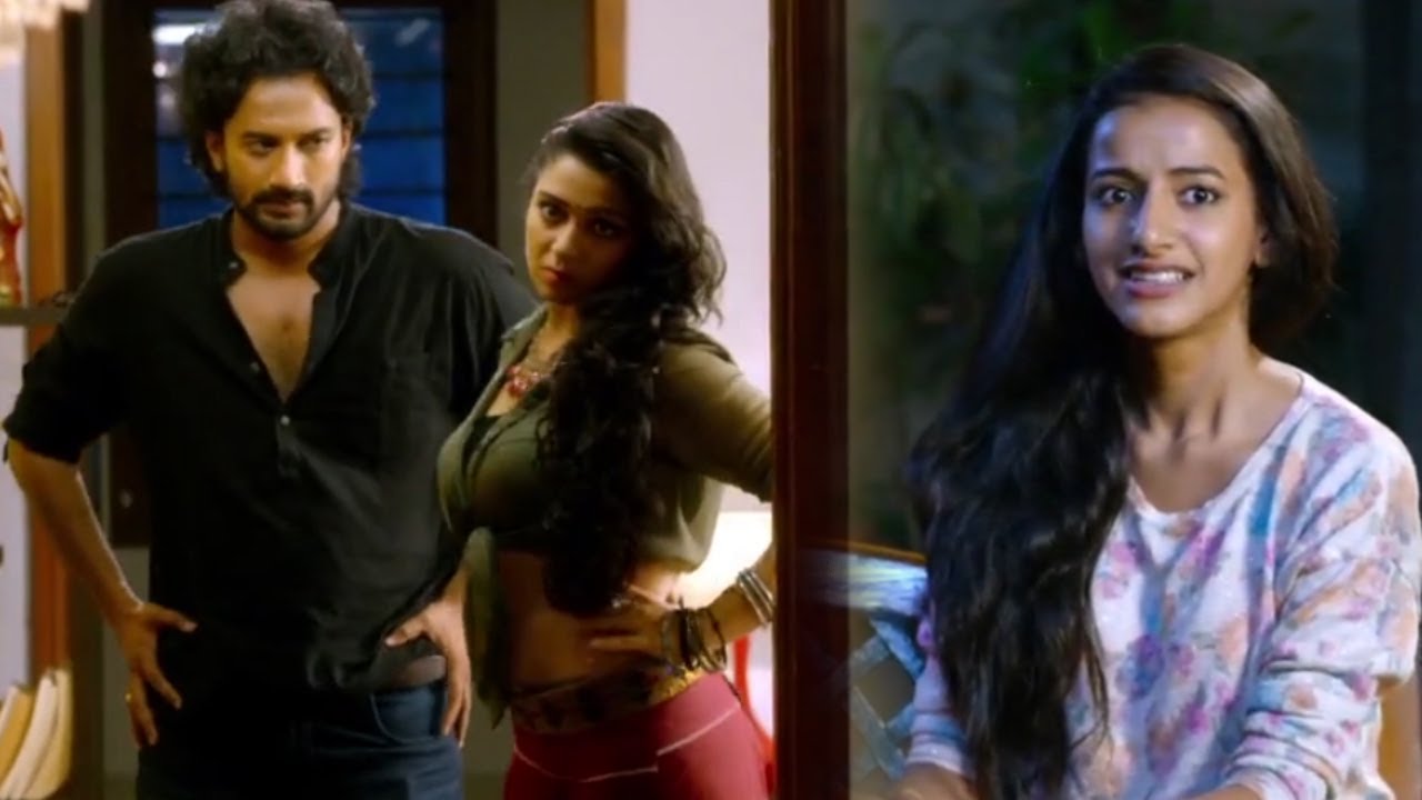 ఏంటి లవ్ చేస్తున్నావా వాడిని పెళ్లి అంటాడు ఏంటి వాడు..! | Charmy Scenes ...