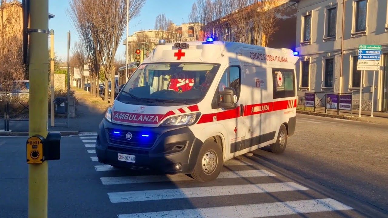Ambulanza CRI Busto Arsizio in emergenza - YouTube