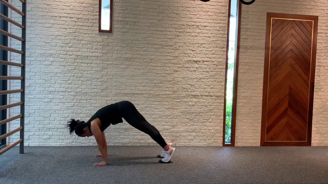 Plank to pike | Sliders - YouTube