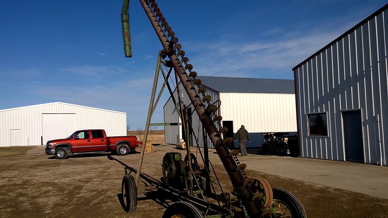 John Deere Paddle Elevator - YouTube