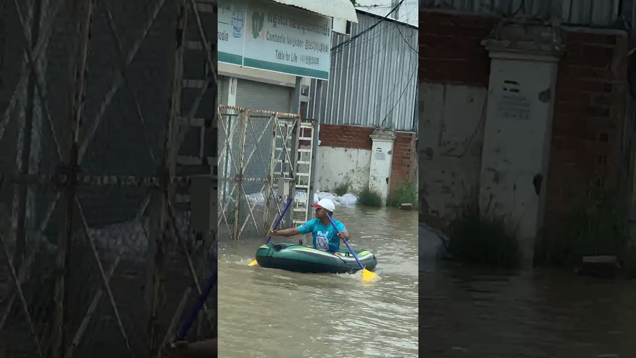 Man on the boat flooding road - YouTube