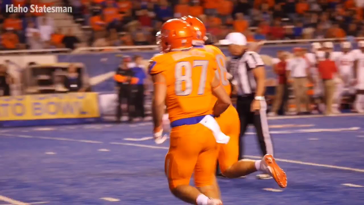 Boise State tight end Jake Roh lines up at QB - and scores - YouTube