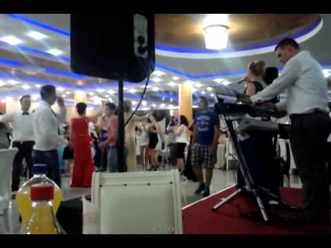Violeta demaj live ne dasum junik - YouTube
