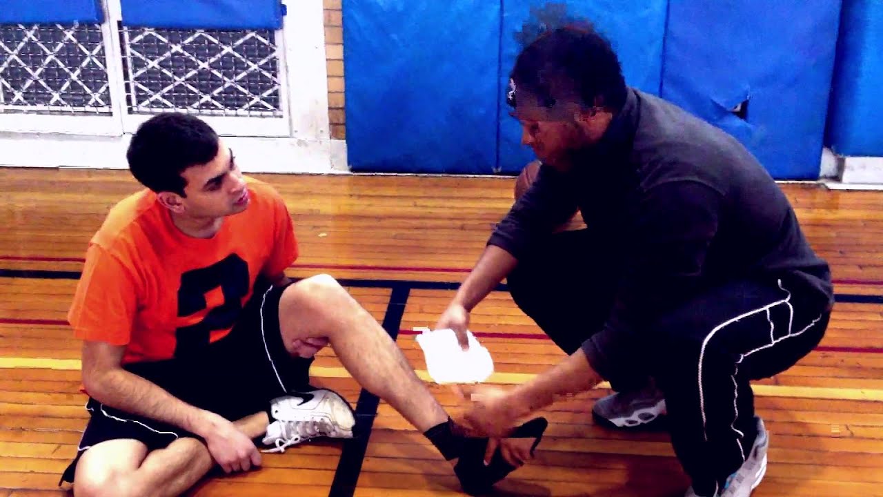 How to Assess an Ankle Injury - YouTube