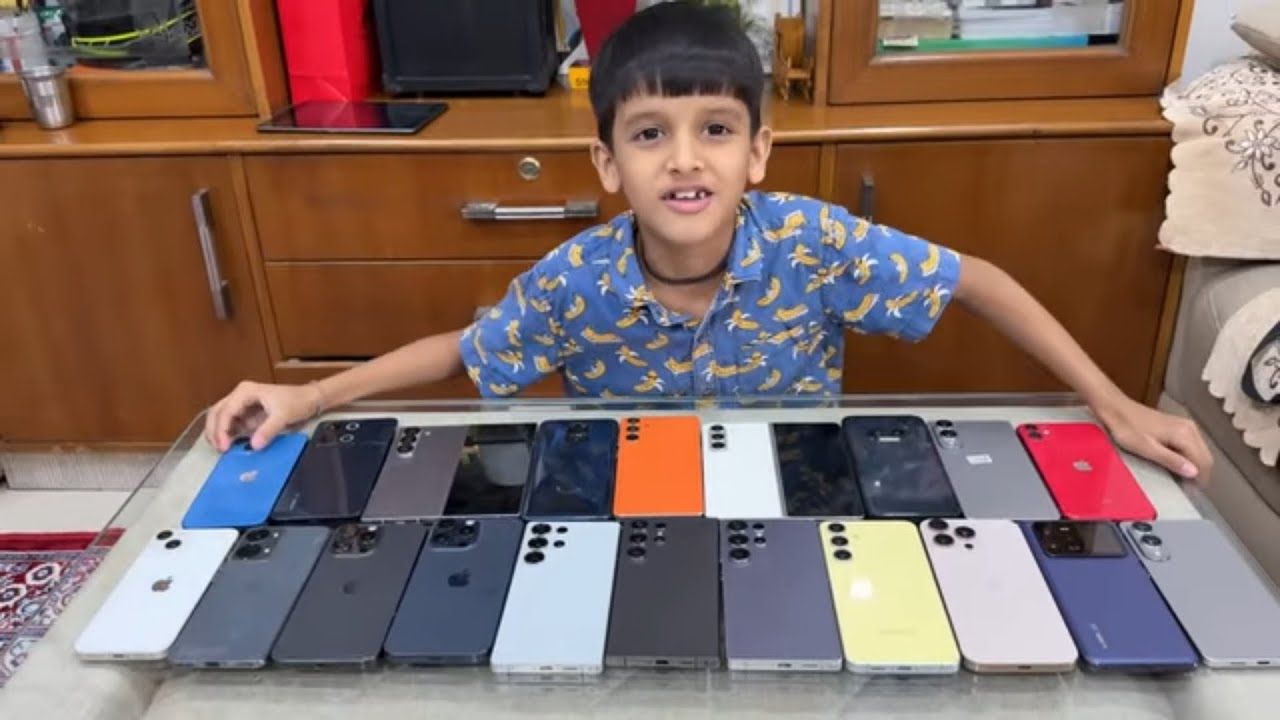 15 Drawing Ek Sath World Record || 15 Drawing with one hand || world ...