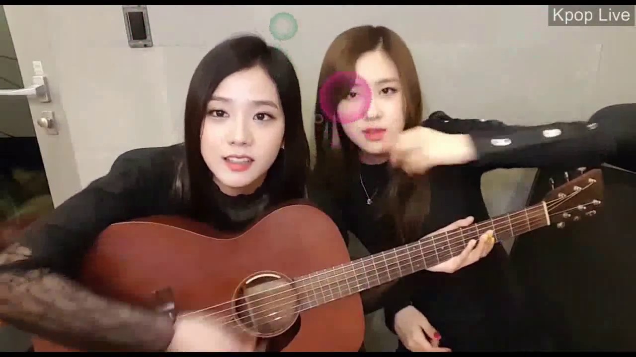 BLACKPINK - Jisoo & Rosé (jisoo play guitar) - YouTube
