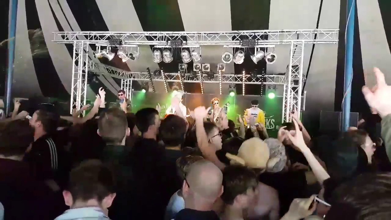 Vida - Crowd during 'Fade Away' @TRNSMT - YouTube
