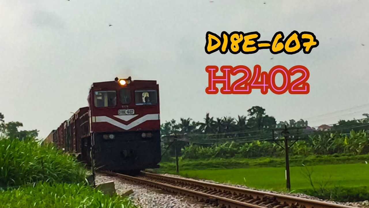 D18E-607 kéo tàu hàng H2402 (thành phần G + container) qua khu gian ...