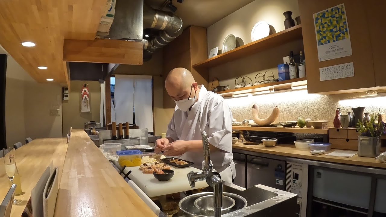 There's nothing better than eating while watching the chef cook - YouTube