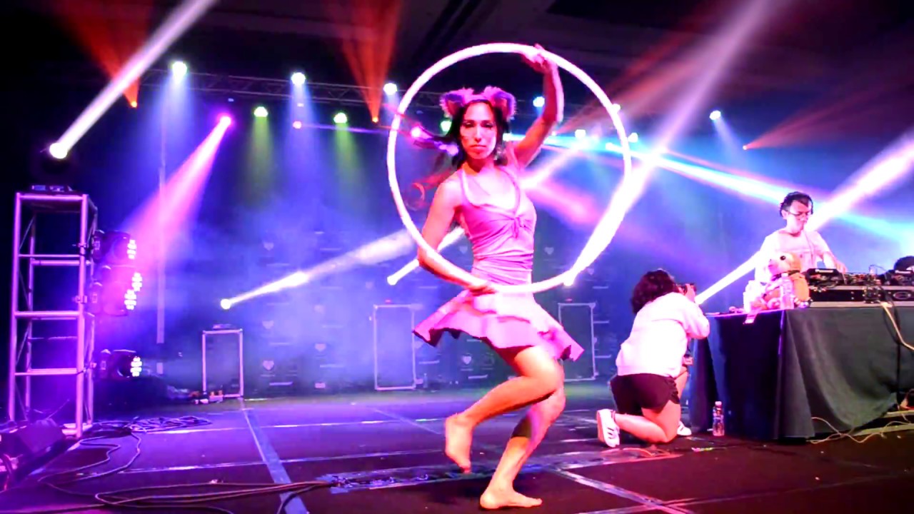 April Choi - LED Hoop - Anime Midwest (1 min) - YouTube
