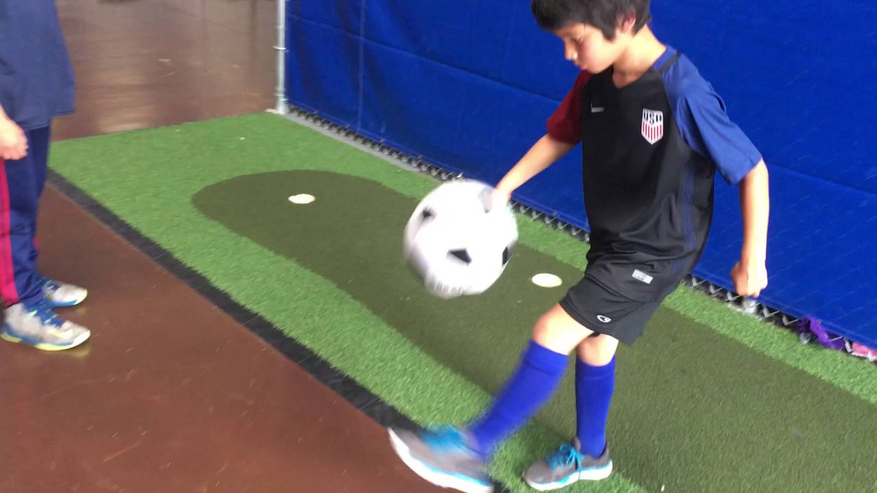 soccer juggling contest derek - YouTube