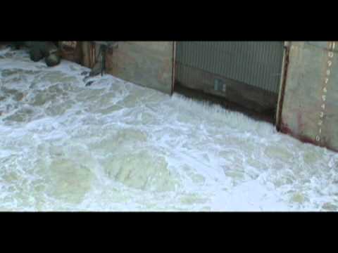 USS Theodore Roosevelt floods Dry dock - YouTube