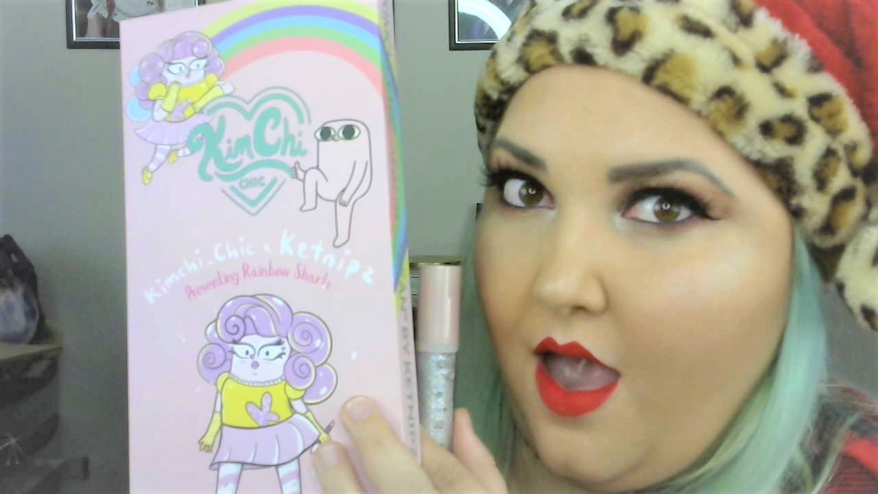 Unboxing and Review Kim Chi Chic New Makeup - YouTube