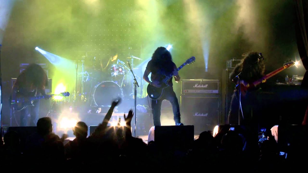 The Shadows NEPAL - Intro at Sangeetik Haatemalo 2011 - YouTube