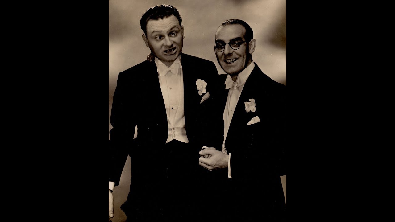 Cosmotheka presents The Two Leslies - YouTube