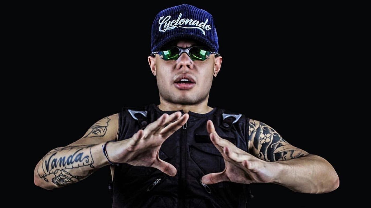 MC Lan e MC Austin - Com a Lata na Mão Balança (DJ Victor Falcão) - YouTube