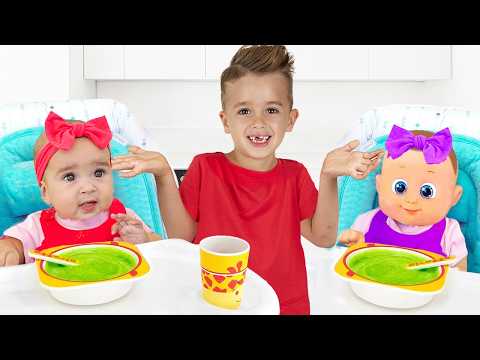 Nicole, Bebek Alice için dadı rolü yapıyor - çocuklar için komik bir hikaye