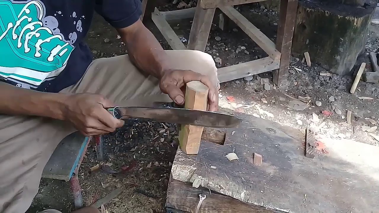 Membuat gagang parang sederhana - YouTube