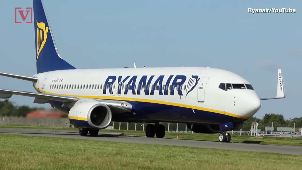 Man Arrested for Chasing After Plane at Dublin Airport - YouTube
