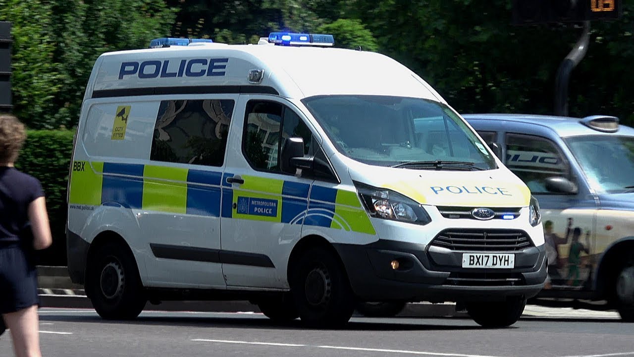 London Police Van Responding - YouTube