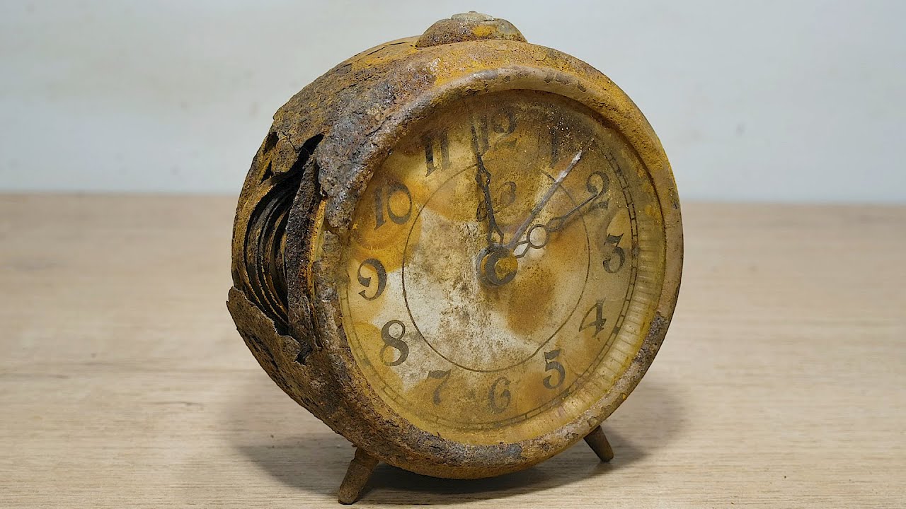 RESTORATION OF a very old RUSTY ALARM CLOCK built in 1950 Amazing clock ...