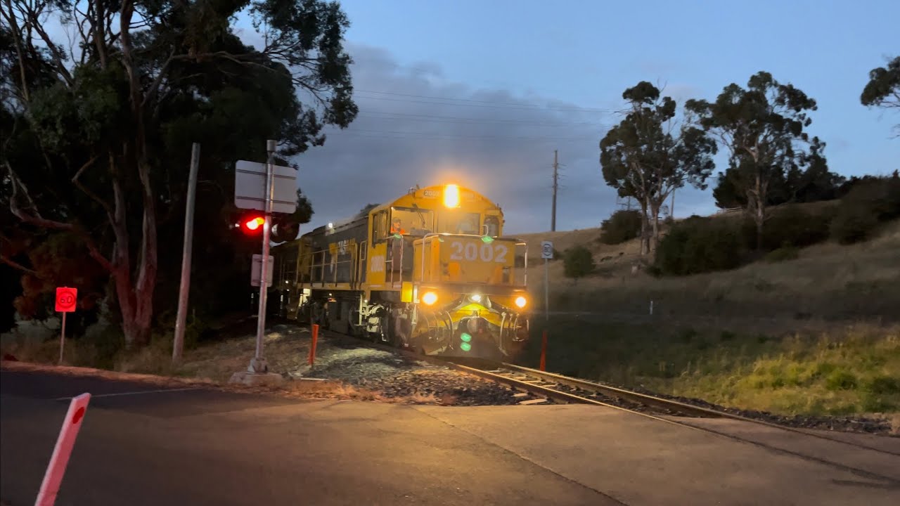 TasRail 2002 TR17 2051 #33 train crossing Opossum Road - YouTube