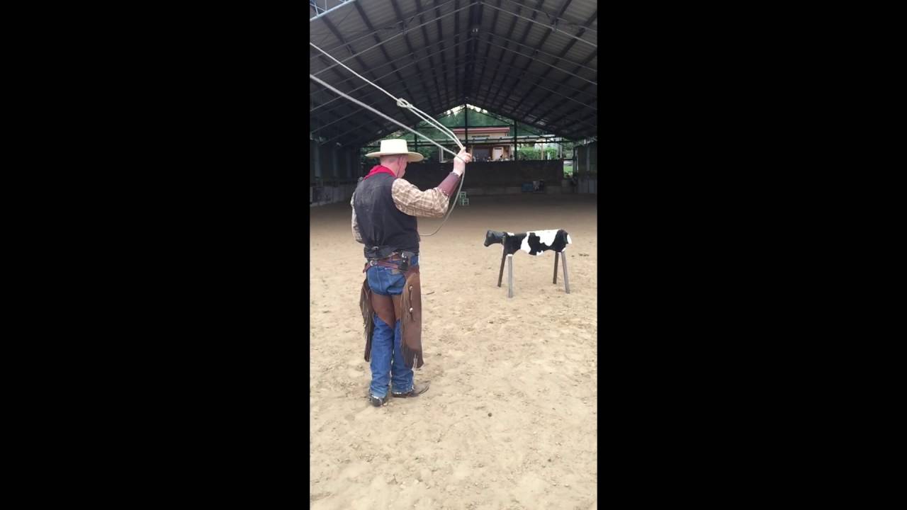 Vaquero Roping - The scoop loop Alfonso style - YouTube