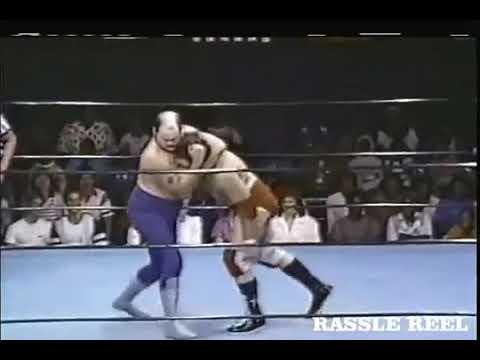 Manny Fernandez vs Randy Barber - YouTube