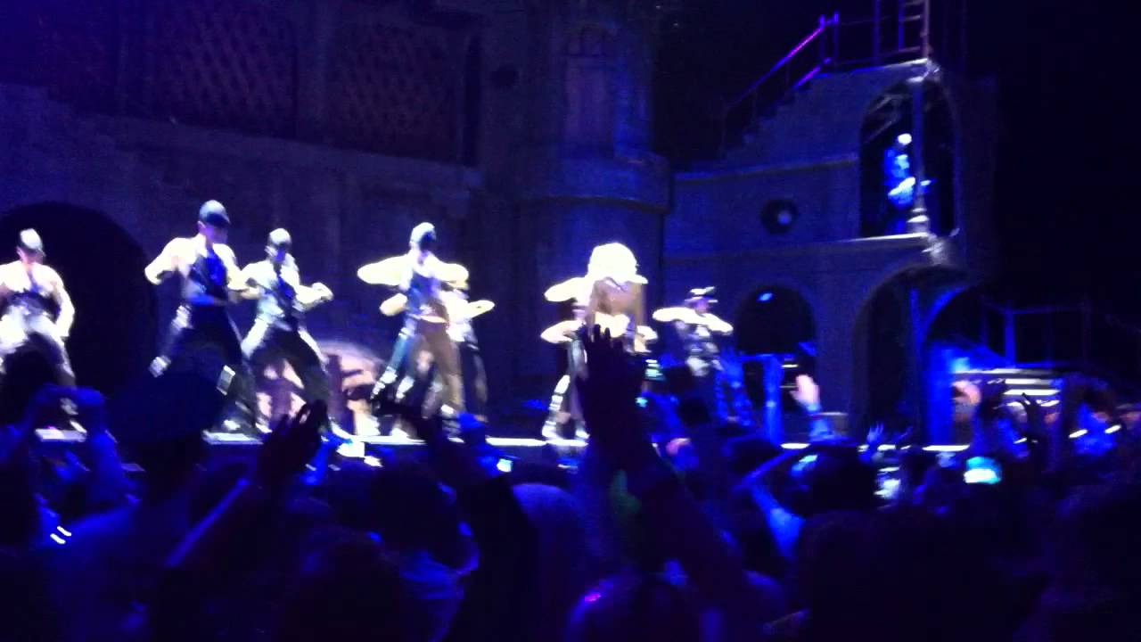 Lady Gaga BTWBT Moscow 12.12.12 Scheiße - YouTube