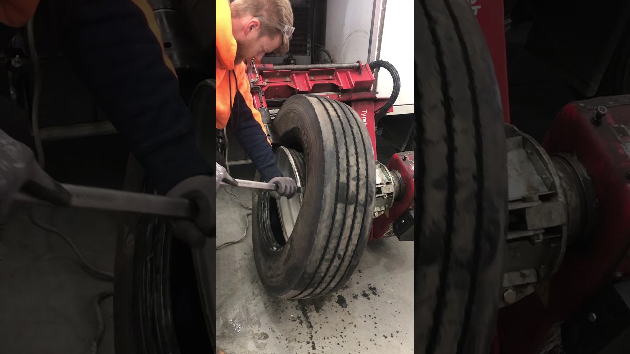 Super fast truck tire fitter using Guernet Tyrebox from Jonair - YouTube
