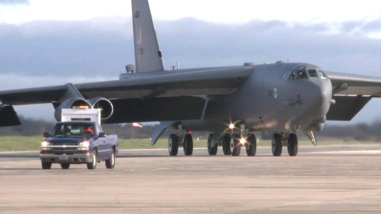 B-52s Arrive at Moron Air Base, Spain - YouTube