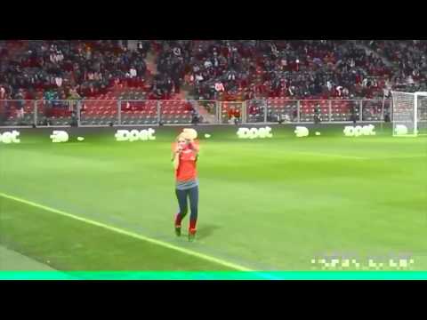 TWERK SHOW Hadise stadı ayağa kaldırıyor