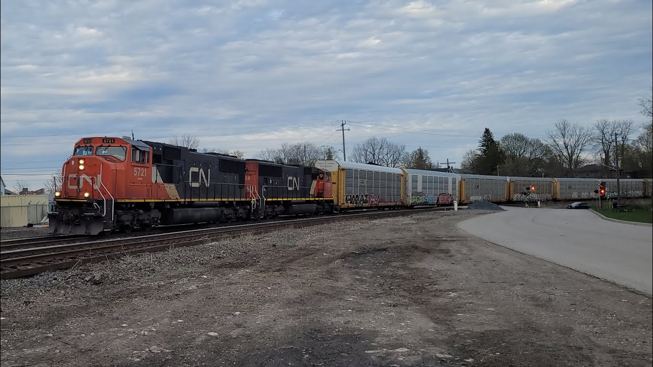 CN 271 - 5721 & 5728 In Paris Ontario - YouTube
