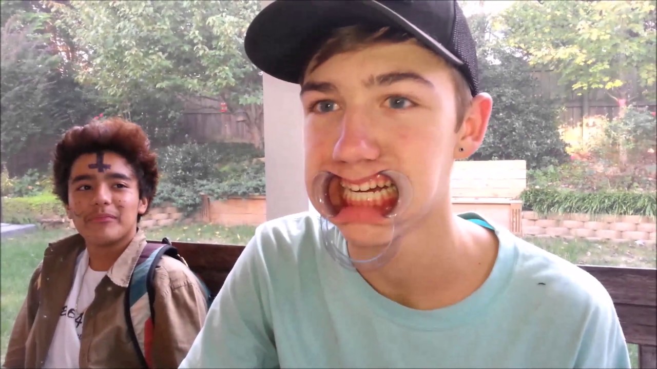 Lipless Game! - YouTube