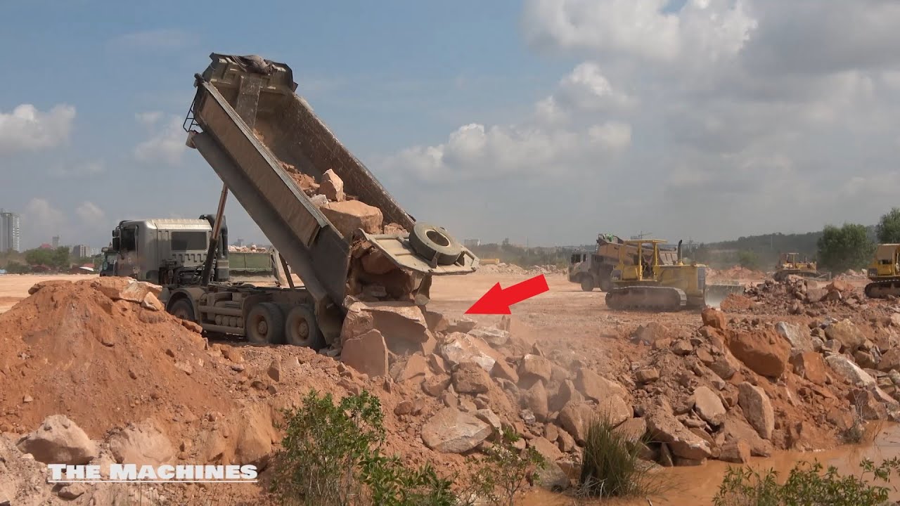 Most Powerful Construction Land Filling Machines Bulldozer Pushing Rock ...