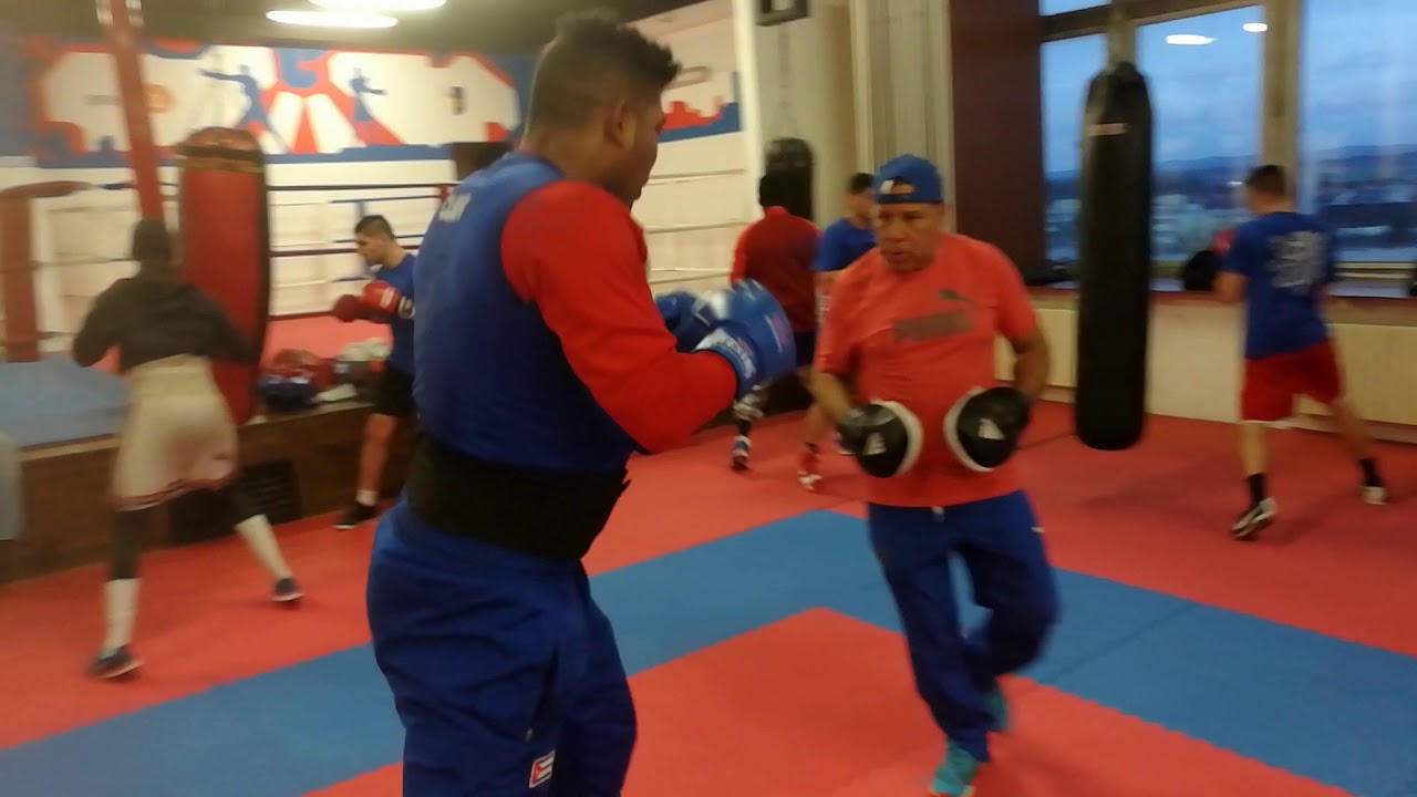 Kubánec Yoandris Toirac při tréninku v Pražském rohovníku - YouTube