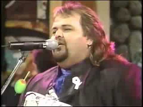 Guardianes Del Amor En "La Botana" - YouTube Music