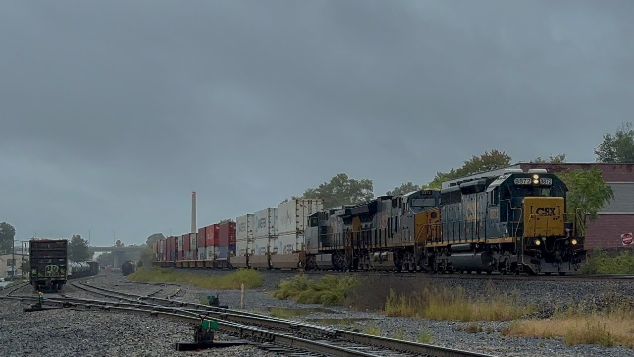 CSX 8872 “SD40-2” leads I162 through Ridgefield Park - YouTube