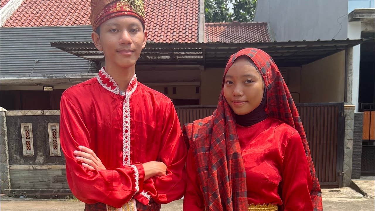 P5 Kelompok 5 || Baju adat Kurung Bantut dan Tolimbangan - YouTube