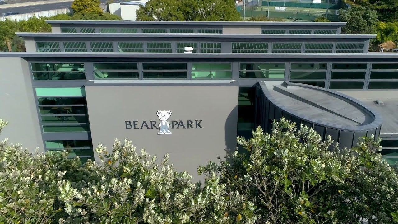 Beautiful drone footage inside Bear Park Remuera - YouTube