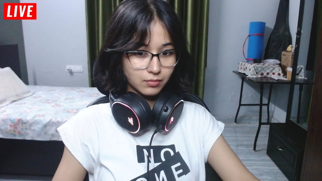 FIRST TIME PLAYING CS2 (FAILED) #girlgamer - YouTube