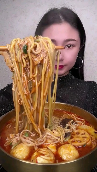 yummy yummy eating noodles spicy mukbang asmr #먹방 #sophat #mukbang #mukbang #sophat #먹방 - YouTube