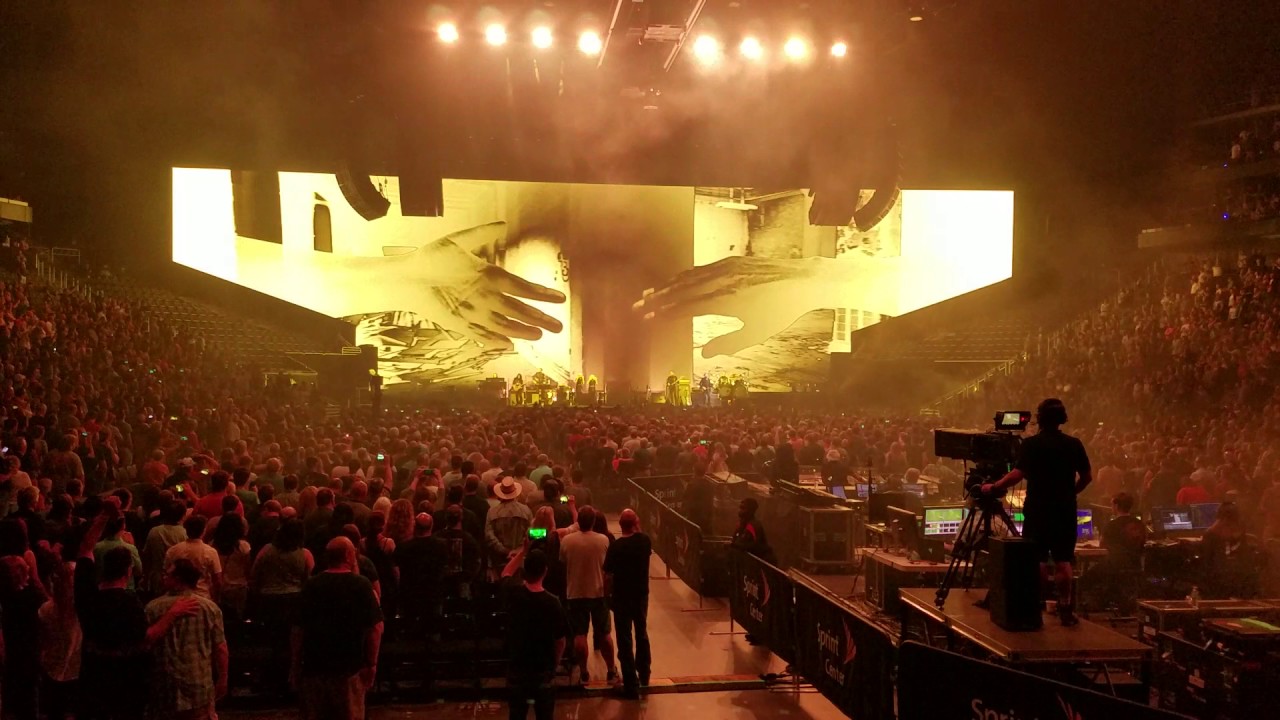 Roger Waters Us+Them tour 2017 kansas city MO comfortably numb - YouTube