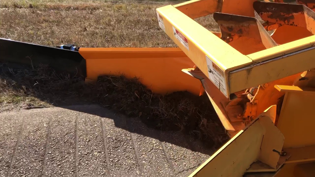 LeeBoy 3000C Force Feed Loader Shoulder Blade Attachment - YouTube
