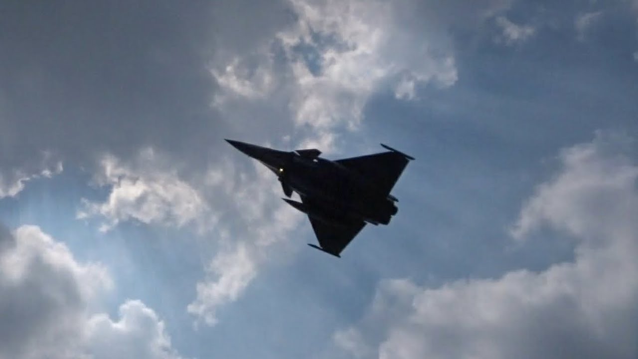 French Air Force Dassault RAFALE Landing in Jakarta - YouTube