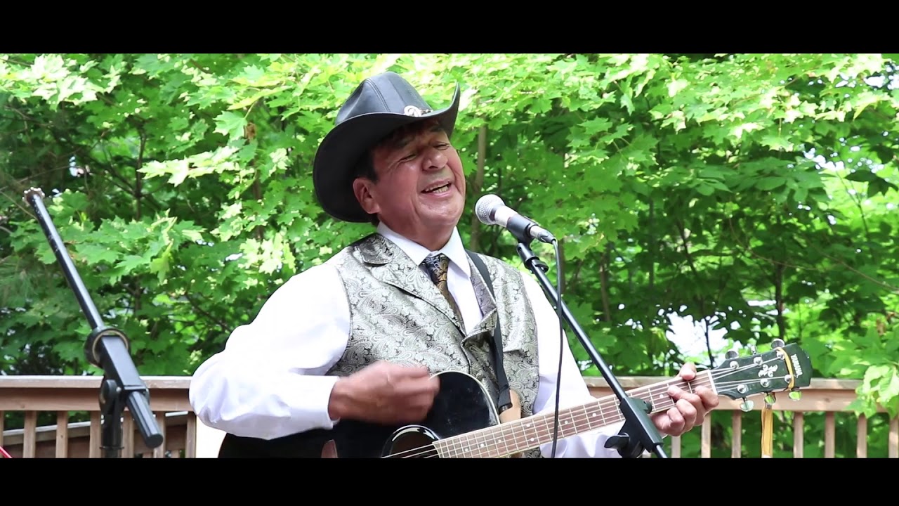 Garth Brooks - Friends in Low Places, Chief Guy Monague - YouTube
