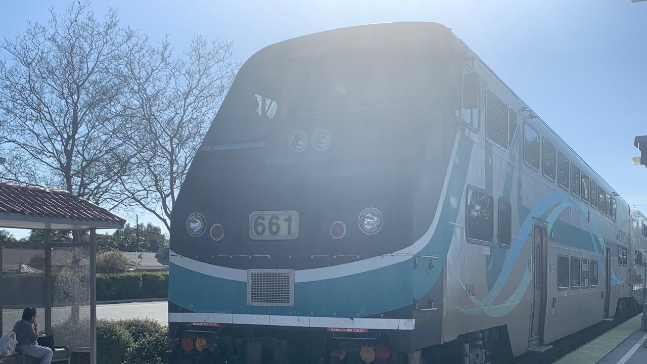 Amtrak and Metrolink trains in Moorpark - YouTube